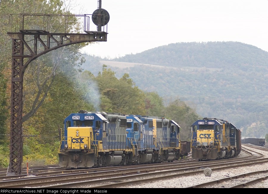 CSX 2676 in the yard